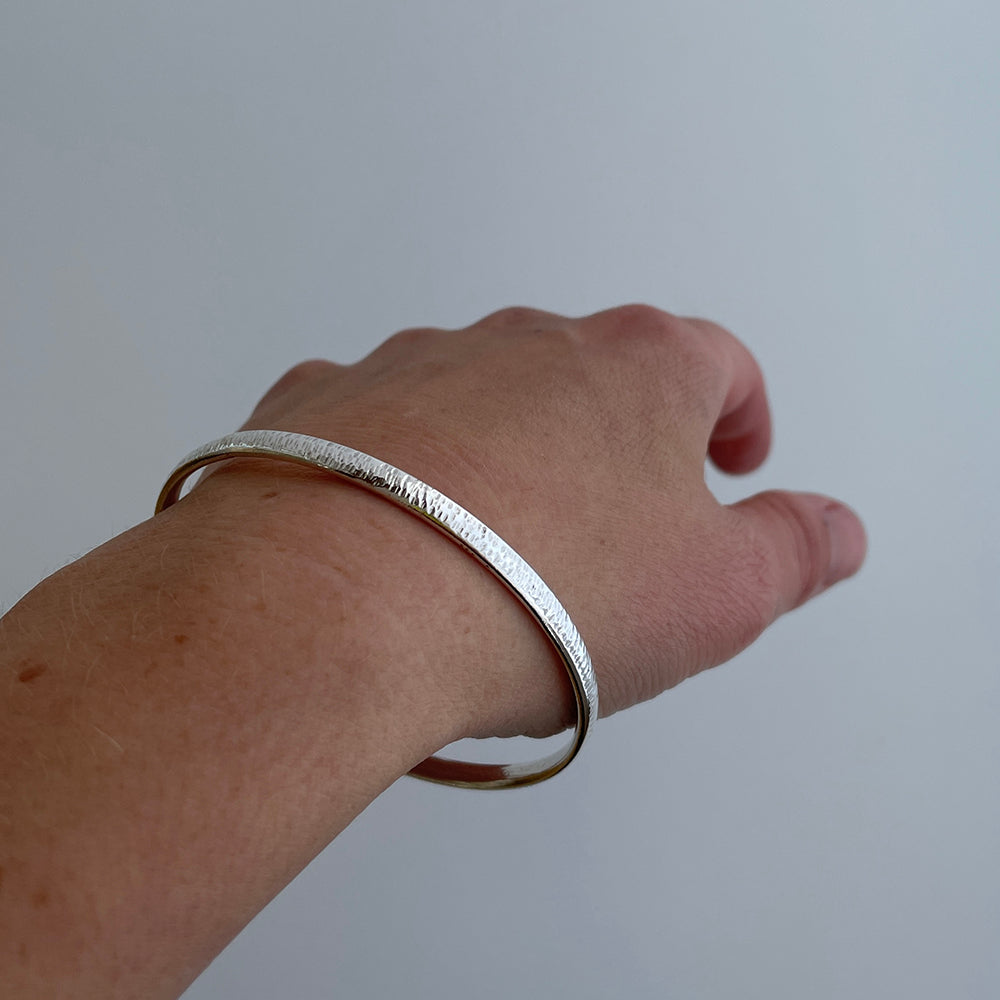 Hammered, Oval, Silver Bangle, Julia Marston – Tamarisk Scilly